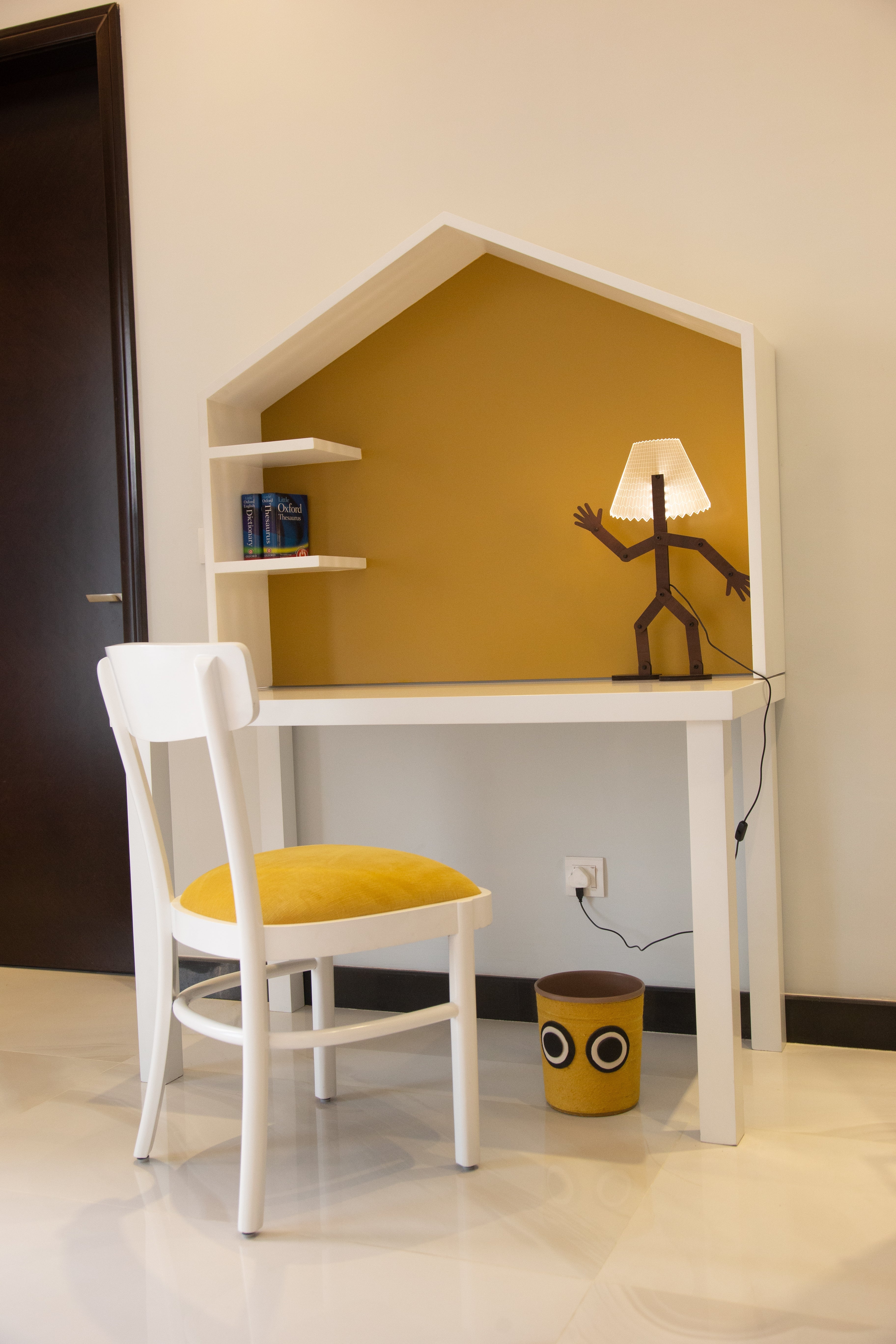 CHILDERN STUDY CHAIR – Mohkam Furnishers